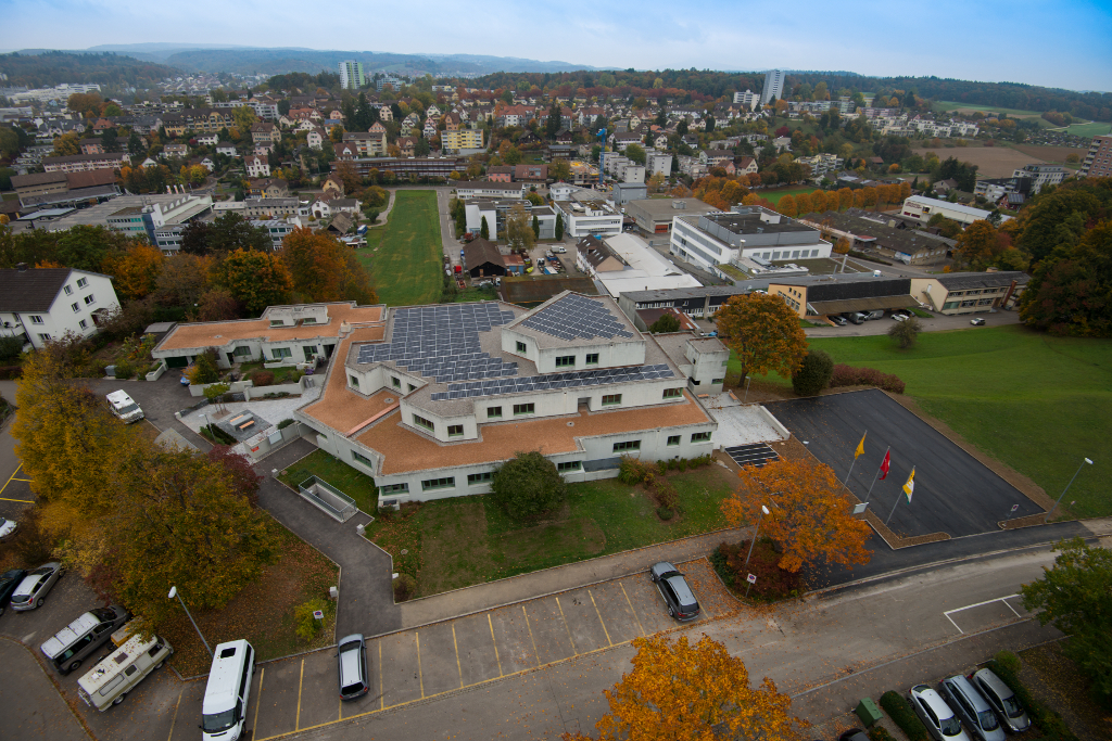 Kirche mit PV Anlage 51kWp in Schaffhausen, Jg. 2015 - solarbau LOWEL